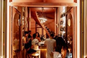 Τα 10 εστιατόρια στη Μητροπόλεως που κάνουν τη διαφορά